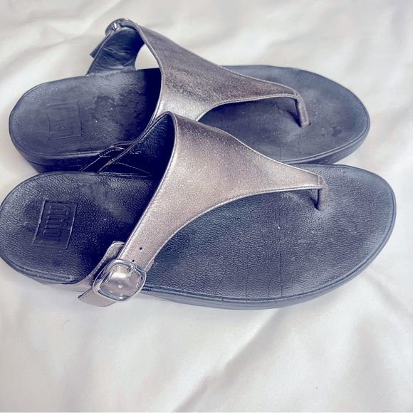 Fitflop | Shoes | Fitflop Lulu Metallic Silver Sandals | Poshmark